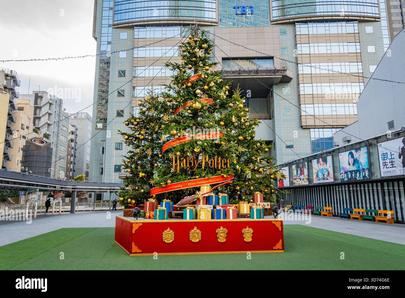 Tokyo japan 28 december hi-res stock photography and images - Alamy