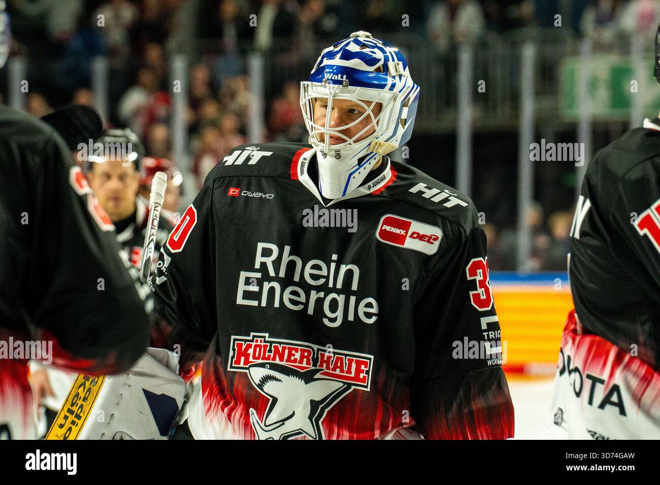 Janne Juvonen (Cologne Sharks, #30) Cologne Sharks vs. Schwenningen ...