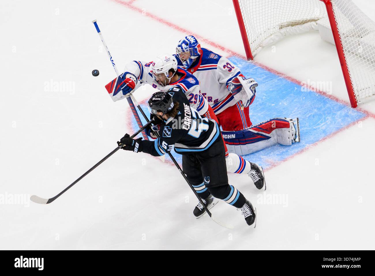 New York Rangers goaltender Jonathan Quick (32) uses his blocker to ...