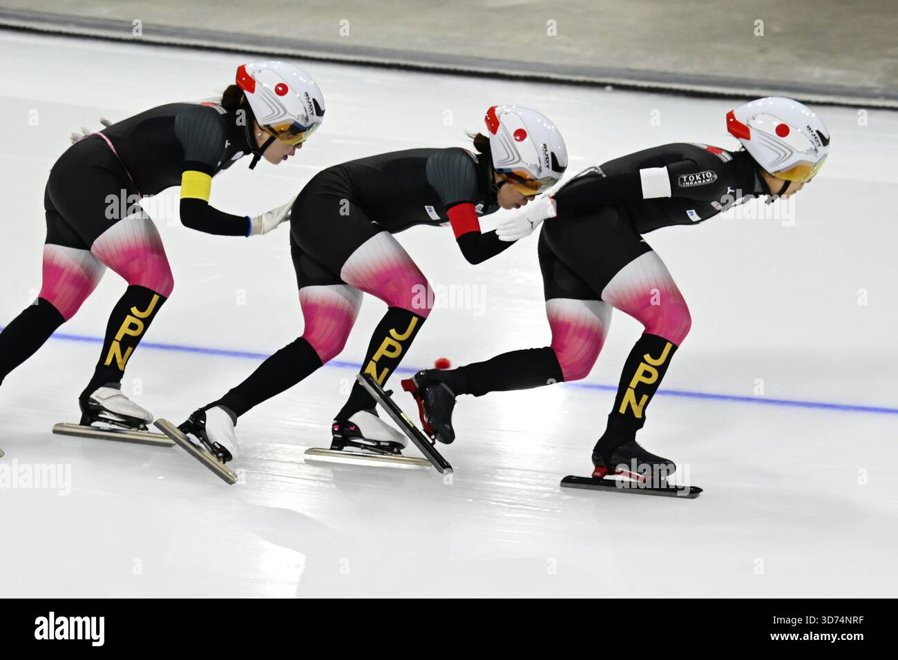 Team Japan competes in the women's team pursuit at the ISU Speed ...