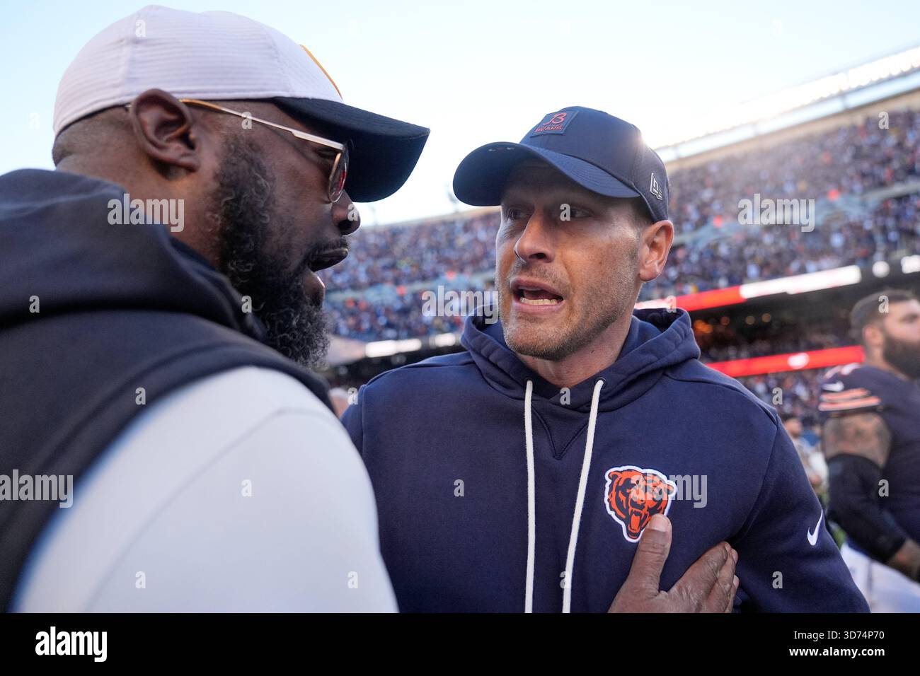 Chicago Bears head coach Ben Johnson, right, and Pittsburgh Steelers ...