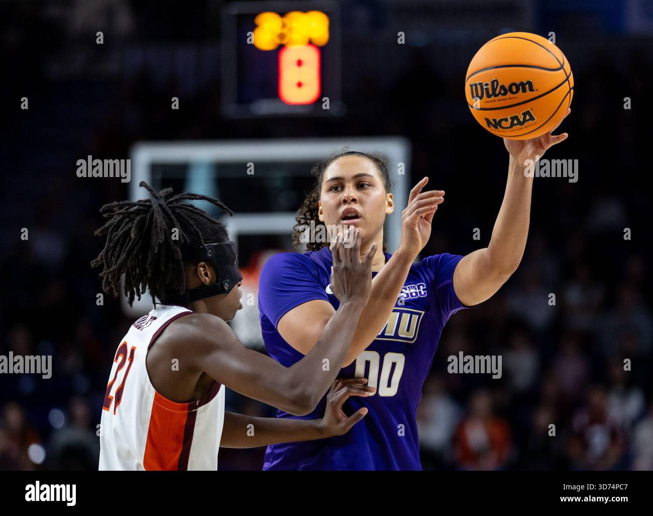 James Madison guard Peyton McDaniel (00) passes the ball around ...