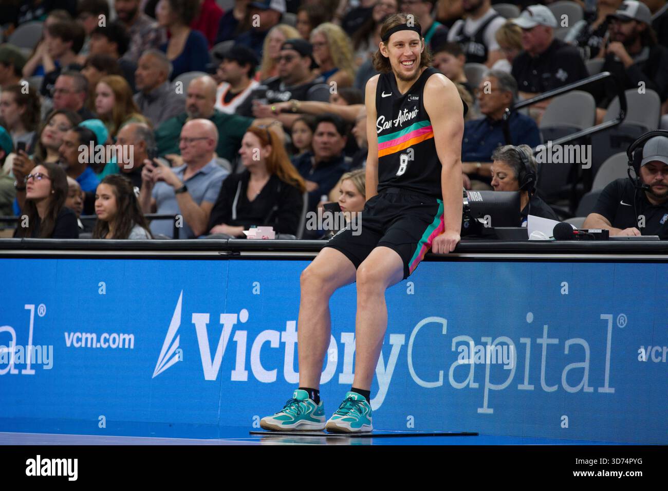 San Antonio Spurs center Kelly Olynyk waits to enter play during the ...