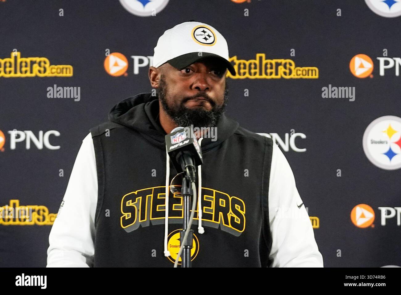Pittsburgh Steelers head coach Mike Tomlin meets with reporters ...