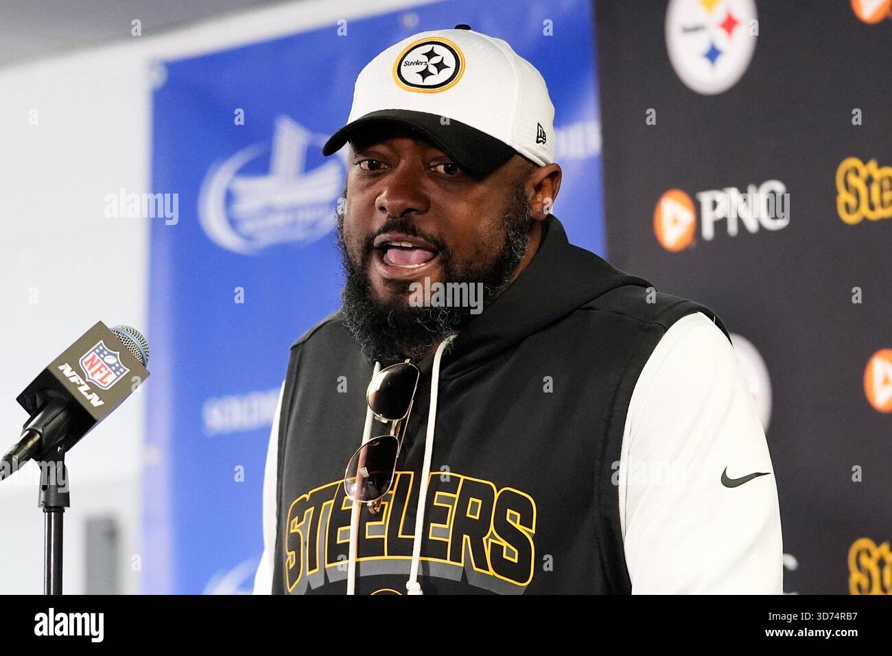 Pittsburgh Steelers head coach Mike Tomlin meets with reporters ...