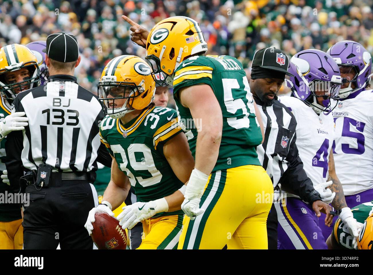 Green Bay Packers safety Zayne Anderson (39) recovers a fumble during ...