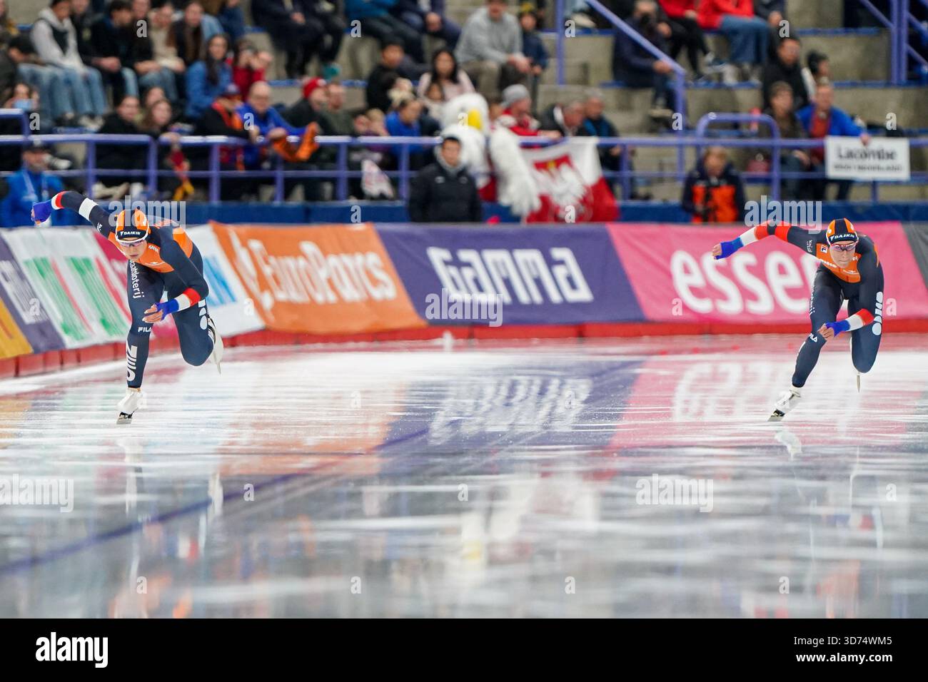 CALGARY, CANADA - NOVEMBER 23: Jutta Leerdam of Netherlands, Anna ...