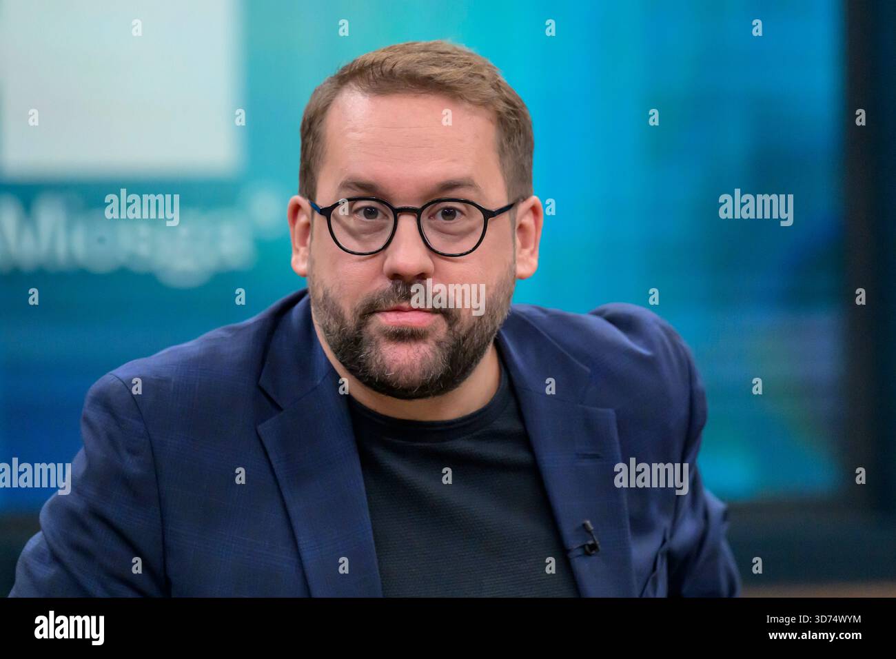 in the picture from left to right: Paul Ronzheimer (BILD journalist ...