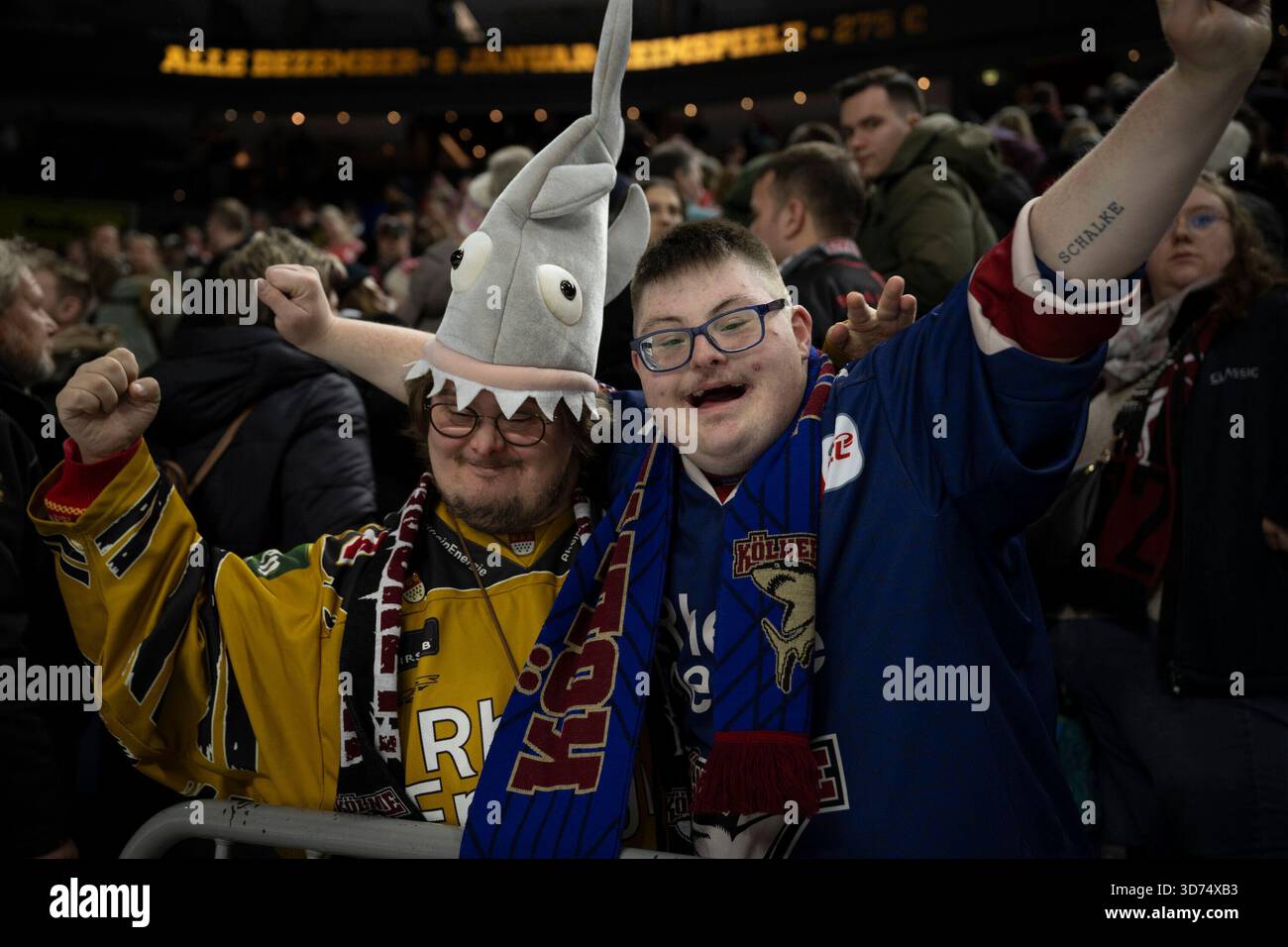 Jan and Luca; PENNY DEL 1; Cologne Sharks - Schwenningen Wild Wings on ...