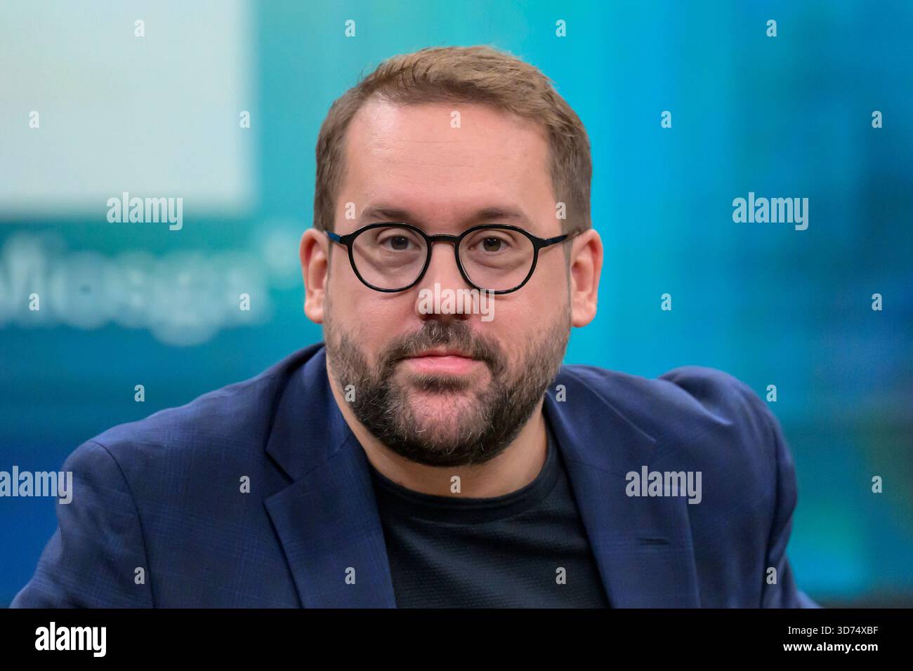 in the picture from left to right: Paul Ronzheimer (Journalist BILD ...