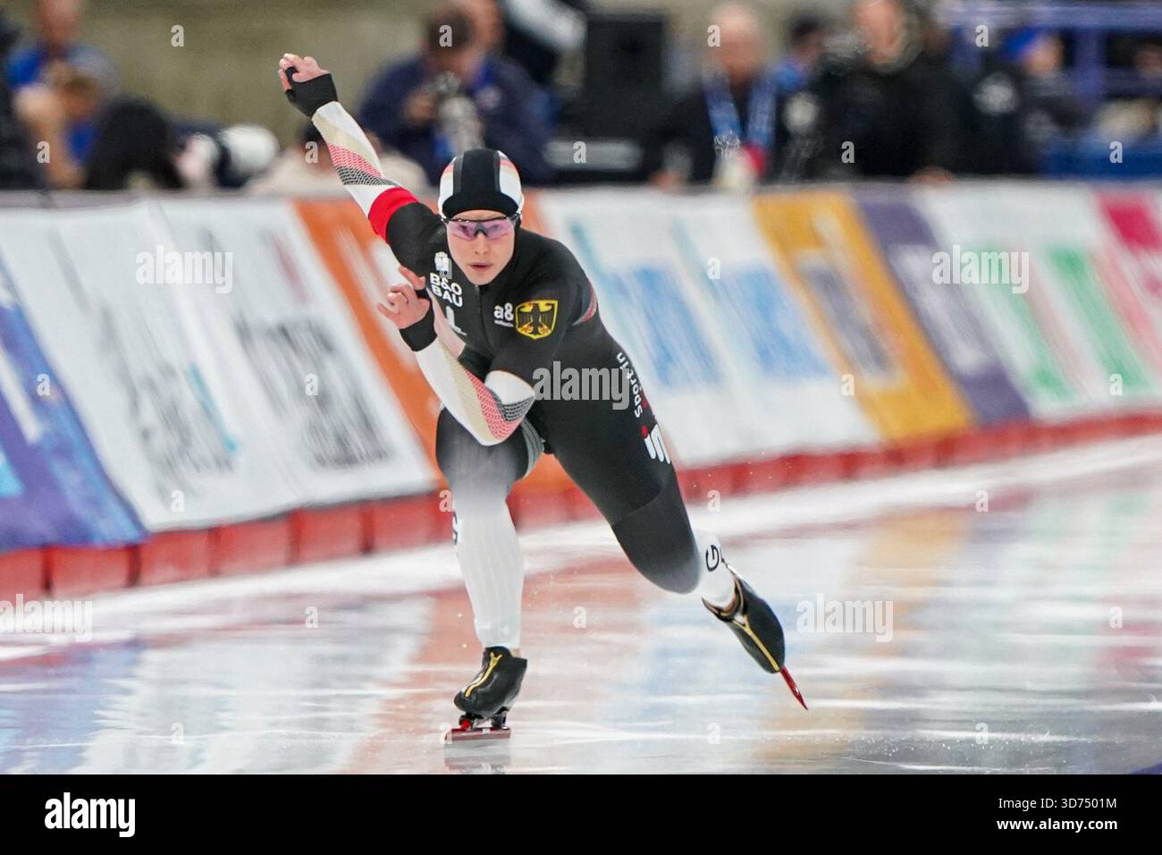 CALGARY, CANADA - NOVEMBER 23: Sophie Warmuth of Germany during the ISU ...