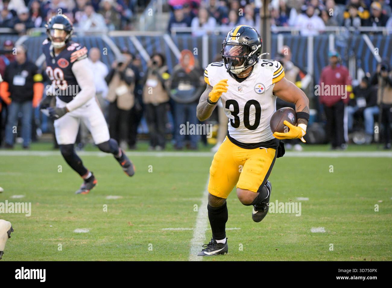Pittsburgh Steelers running back Jaylen Warren (30) runs the ball ...