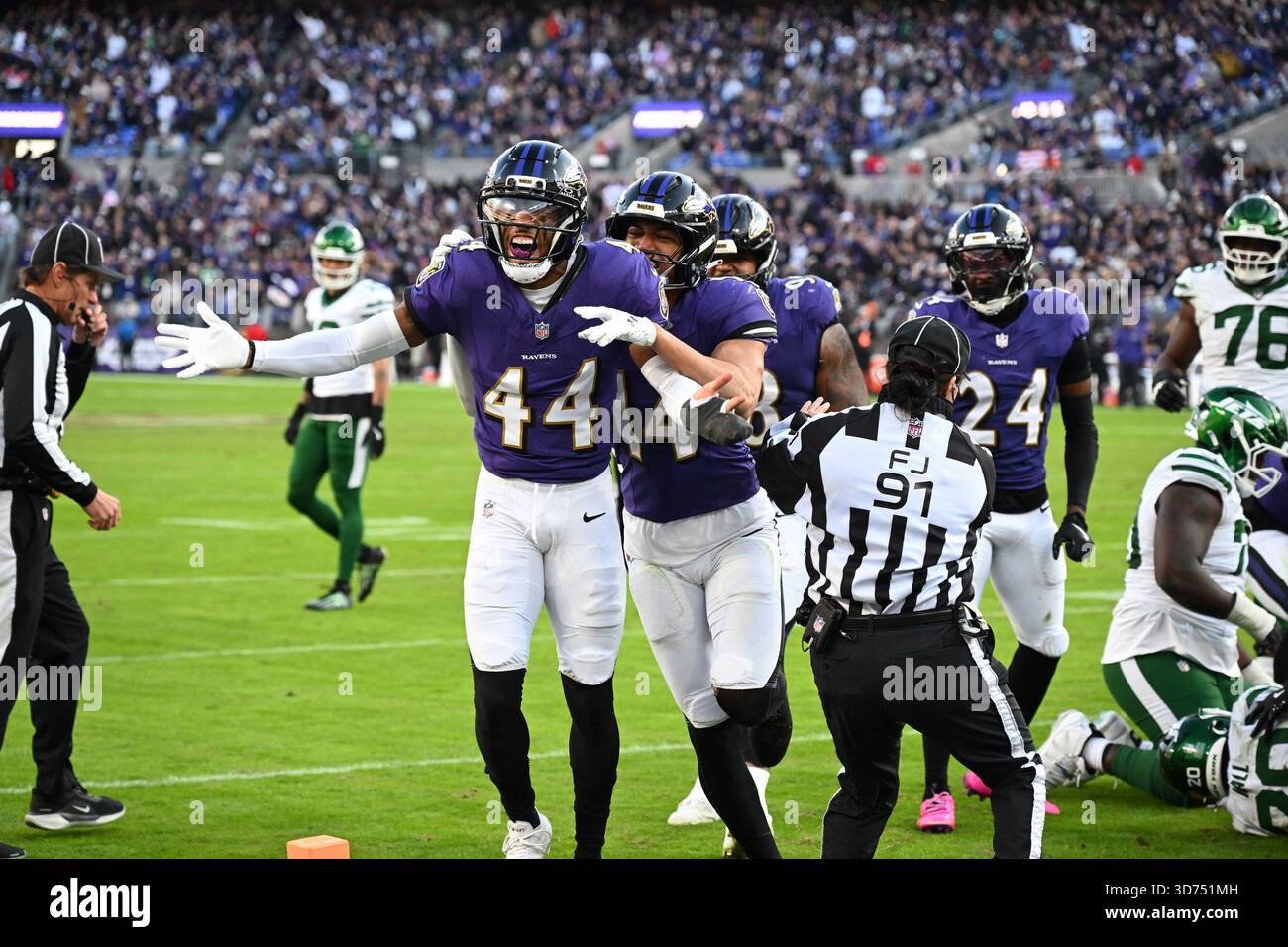 Baltimore Ravens cornerback Marlon Humphrey (44) and safety Kyle ...