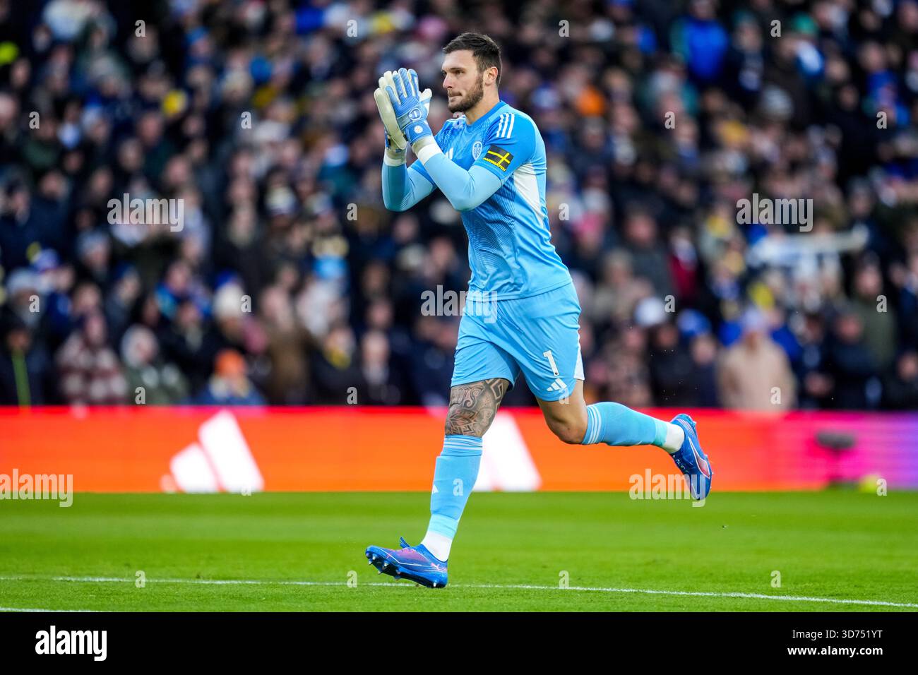 LEEDS, ENGLAND - NOVEMBER 23: Leeds United goalkeeper Lucas Perri ...