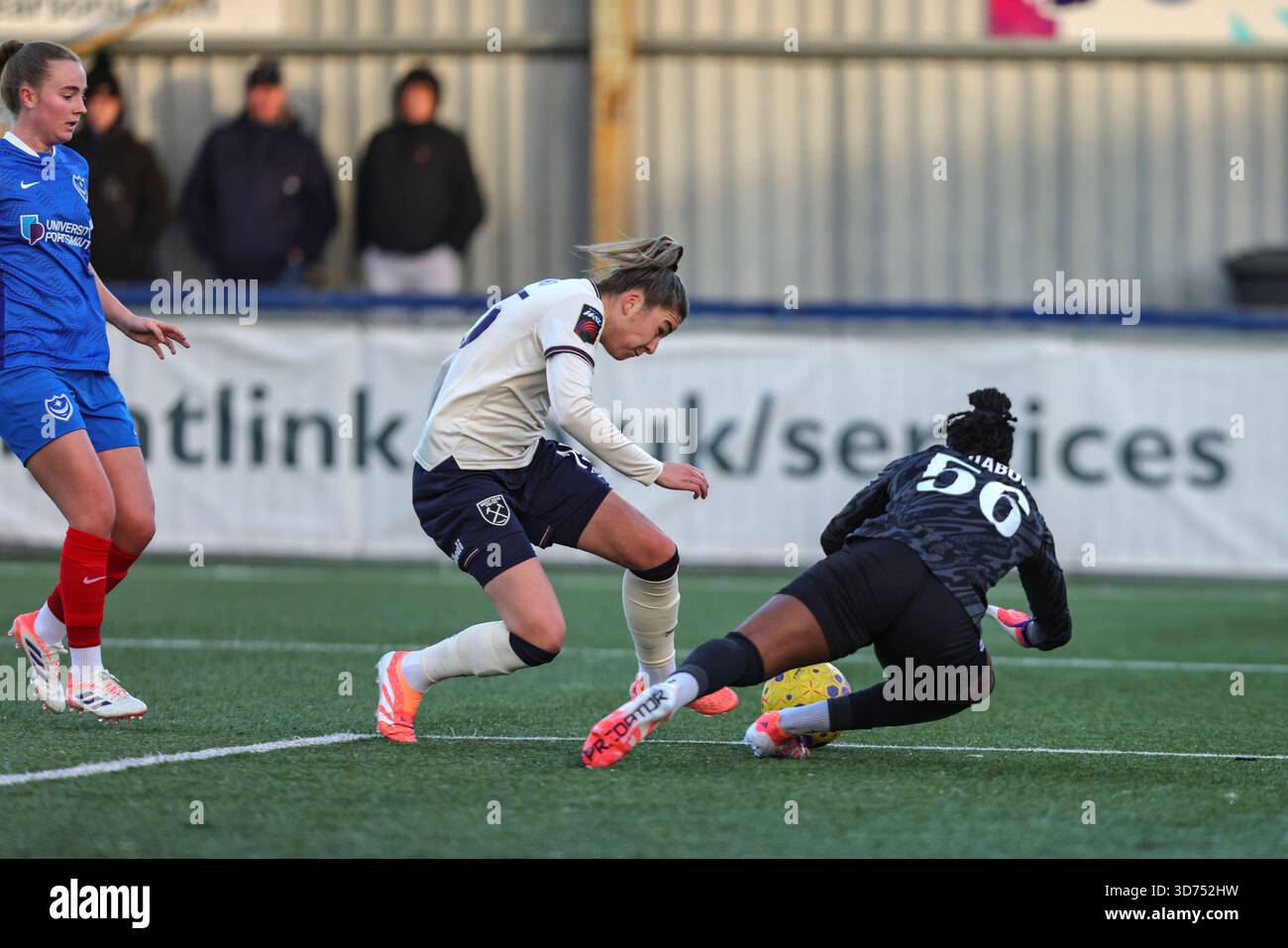 Anna csiki 15 west ham hi-res stock photography and images - Alamy