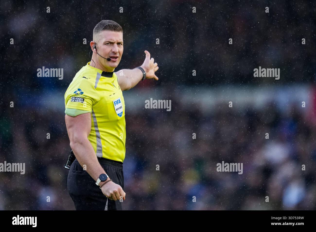 LEEDS, ENGLAND - NOVEMBER 23: referee Robert Jones gestures during the ...