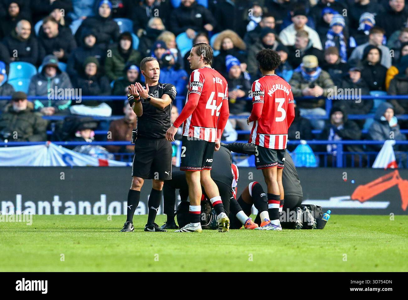 Hillsborough Stadium, Sheffield, England - 23rd November 2025 Referee ...