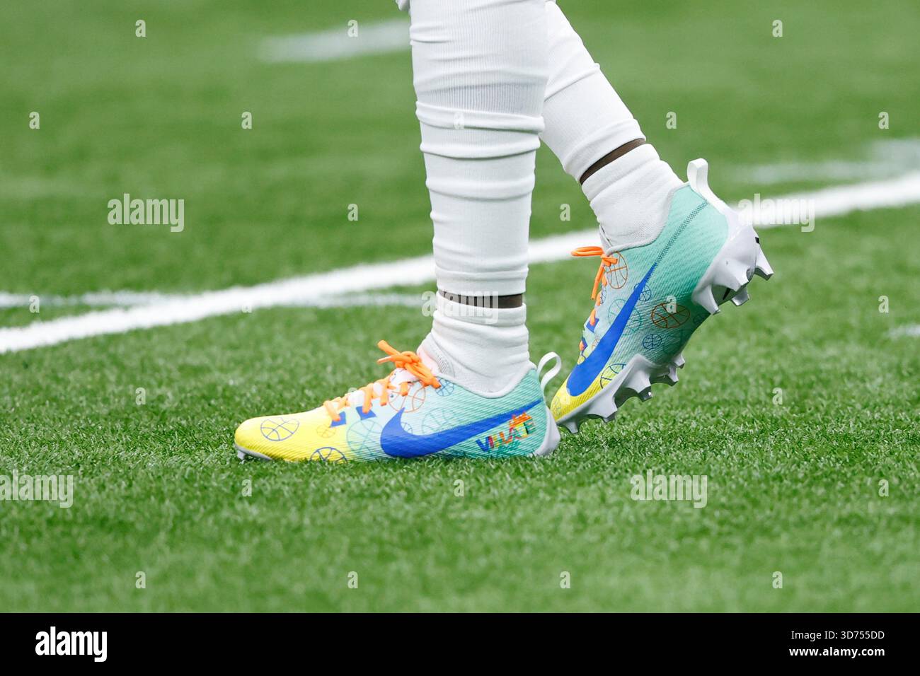 Atlanta Falcons cornerback Dee Alford wears cleats fro My Cleats My ...