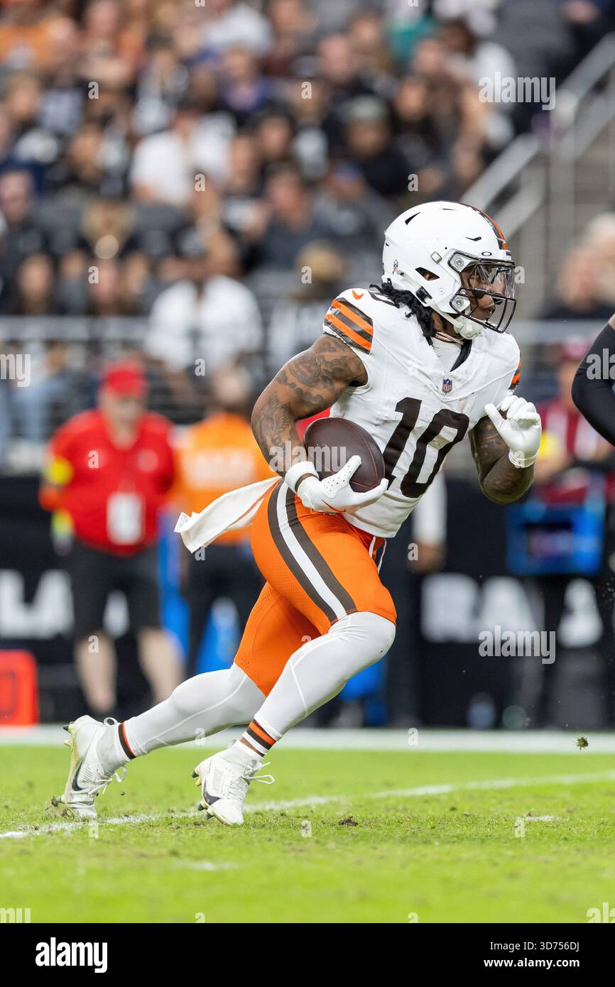 Cleveland Browns running back Quinshon Judkins (10) runs the ball ...