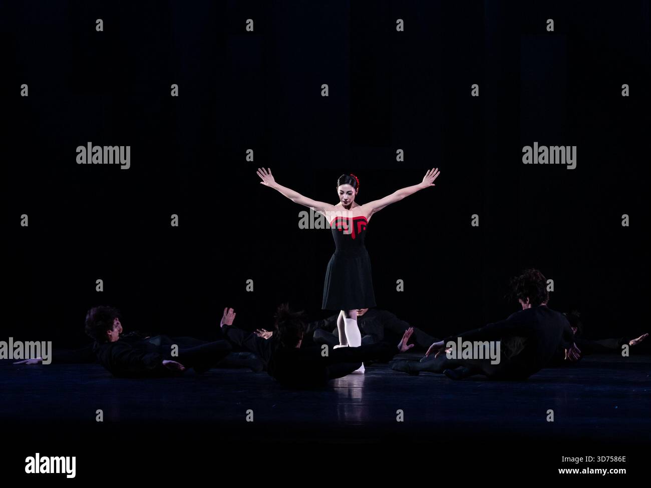 Dancers of Dutch National Ballet perform '5 Tangos' choreographed by ...