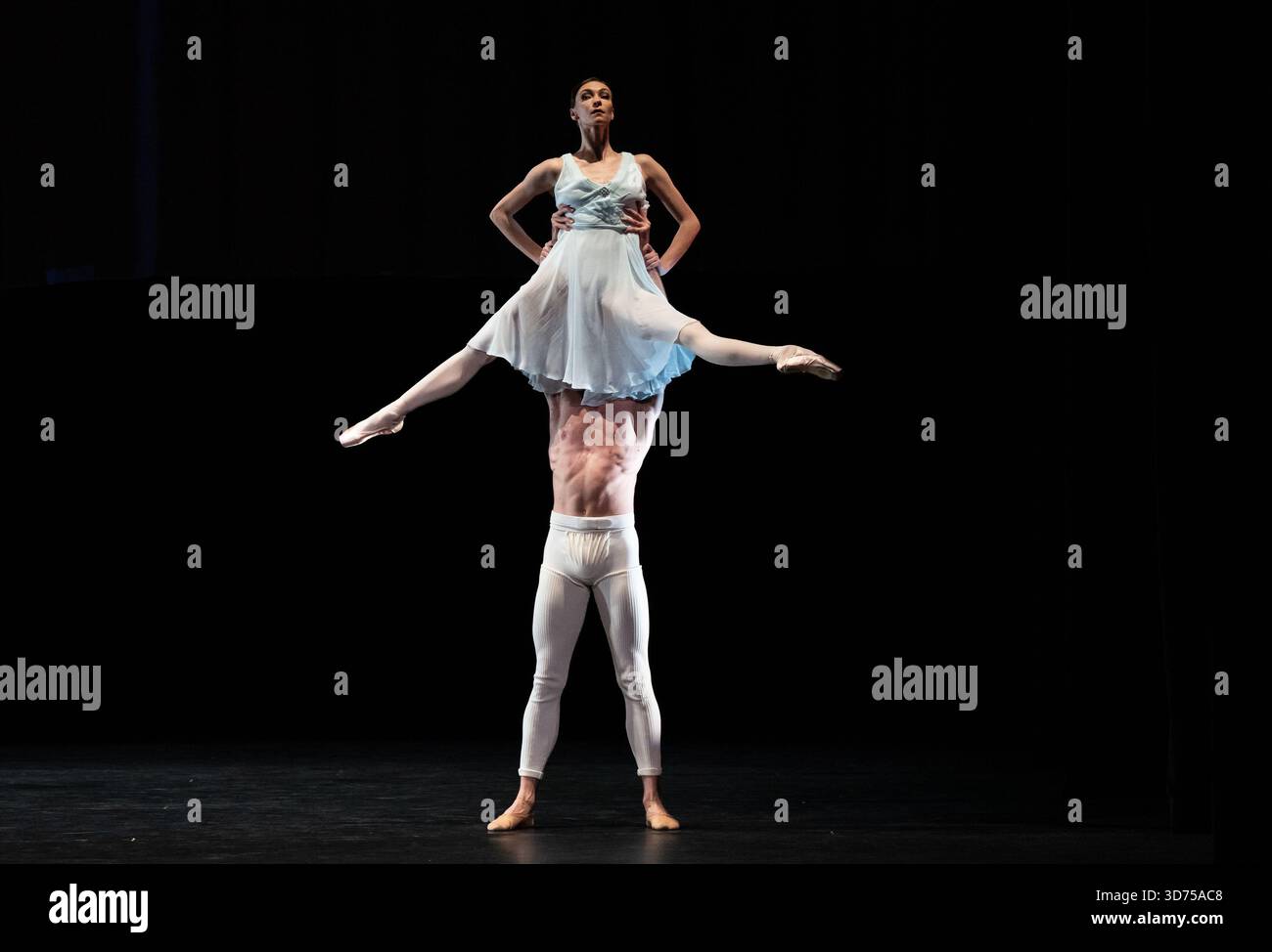 Dancers of Dutch National Ballet perform 'Adagio Hammerklavier ...