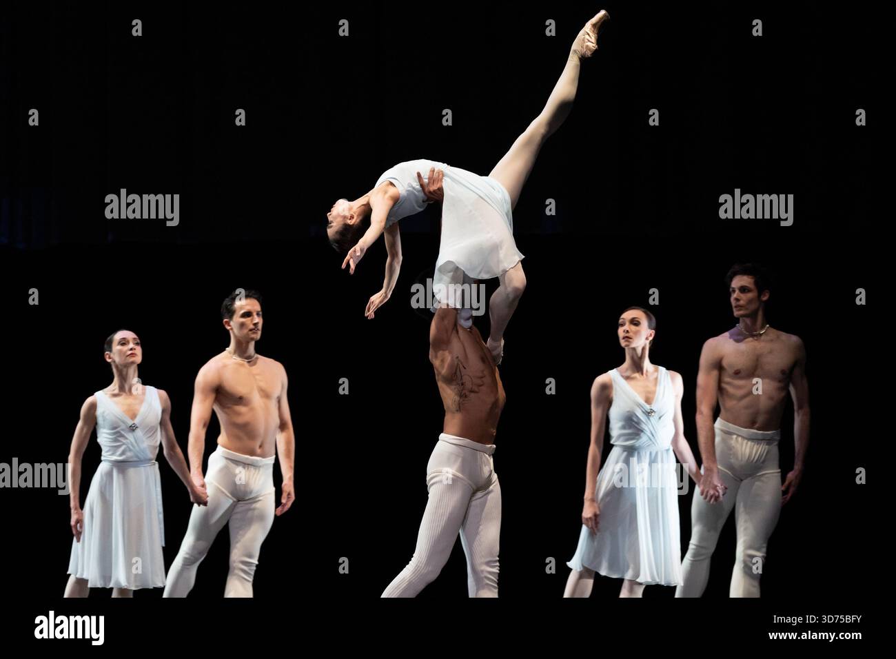 Dancers of Dutch National Ballet perform 'Adagio Hammerklavier ...