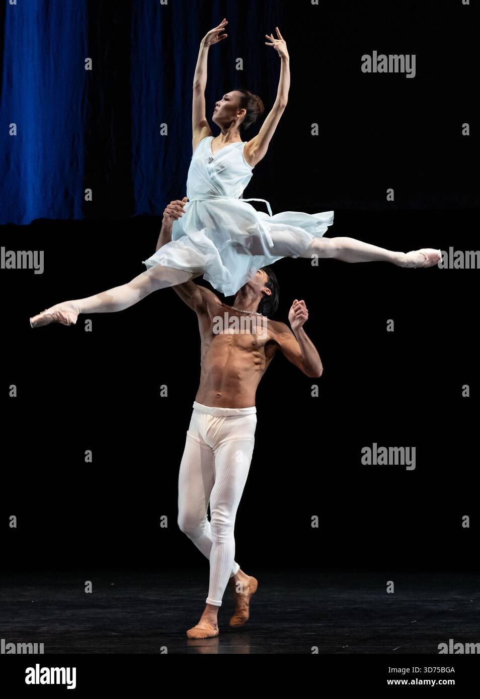 Dancers of Dutch National Ballet perform 'Adagio Hammerklavier ...