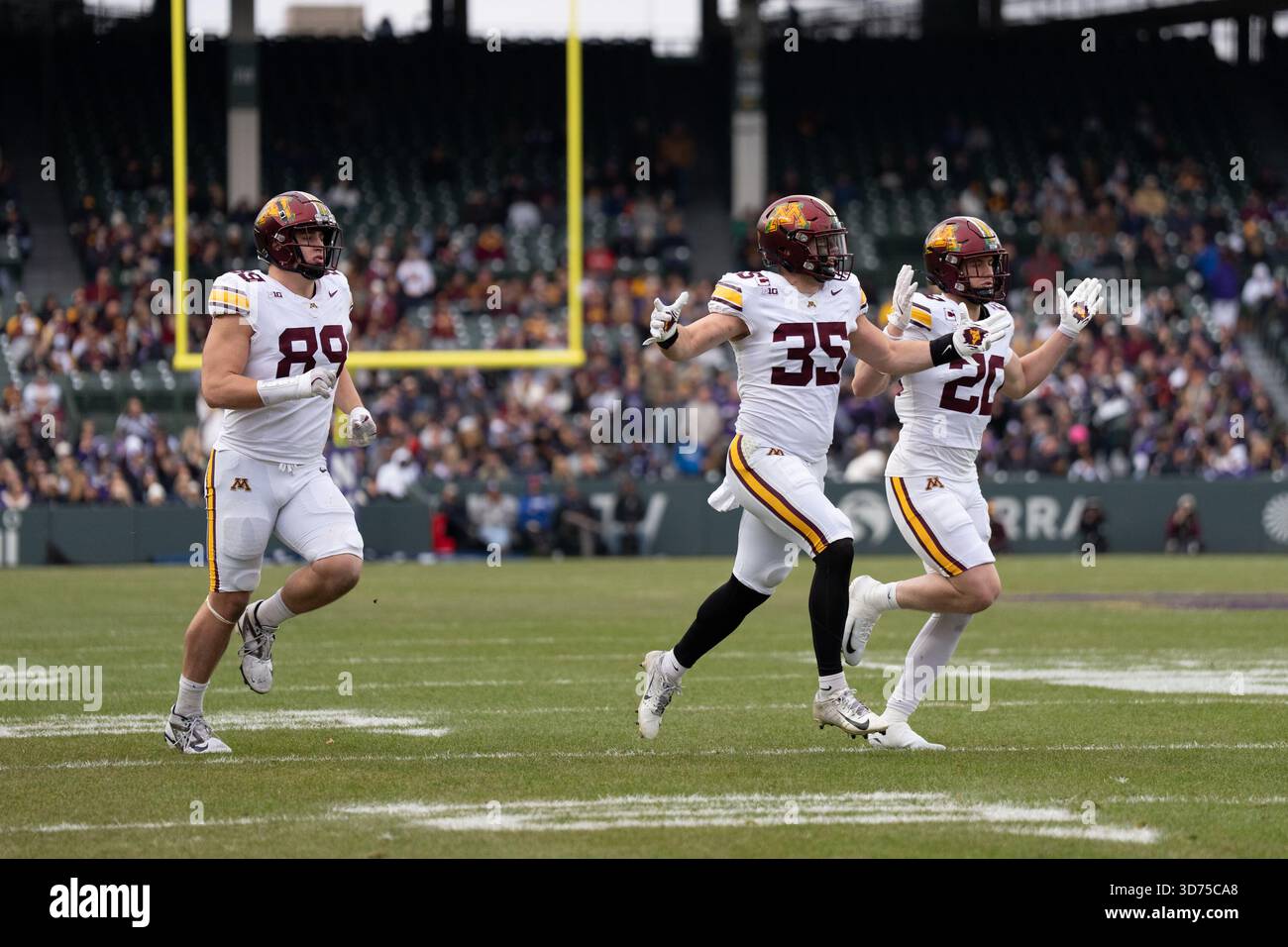 Chicago, USA. 22nd Nov, 2025. Minnesota LB Derik LeCaptain (35), LB ...