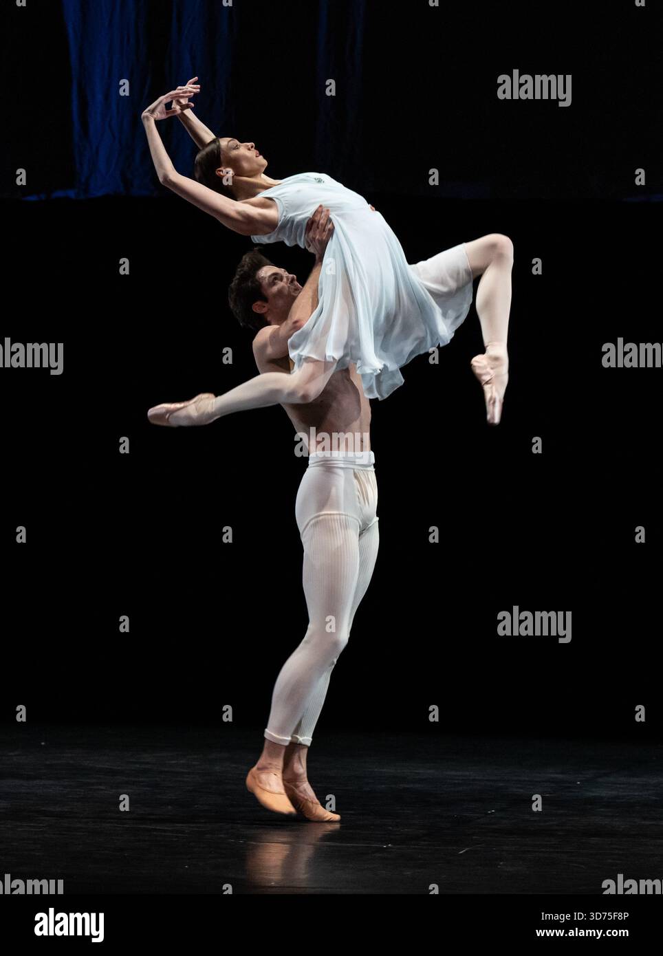 Dancers of Dutch National Ballet perform 'Adagio Hammerklavier ...
