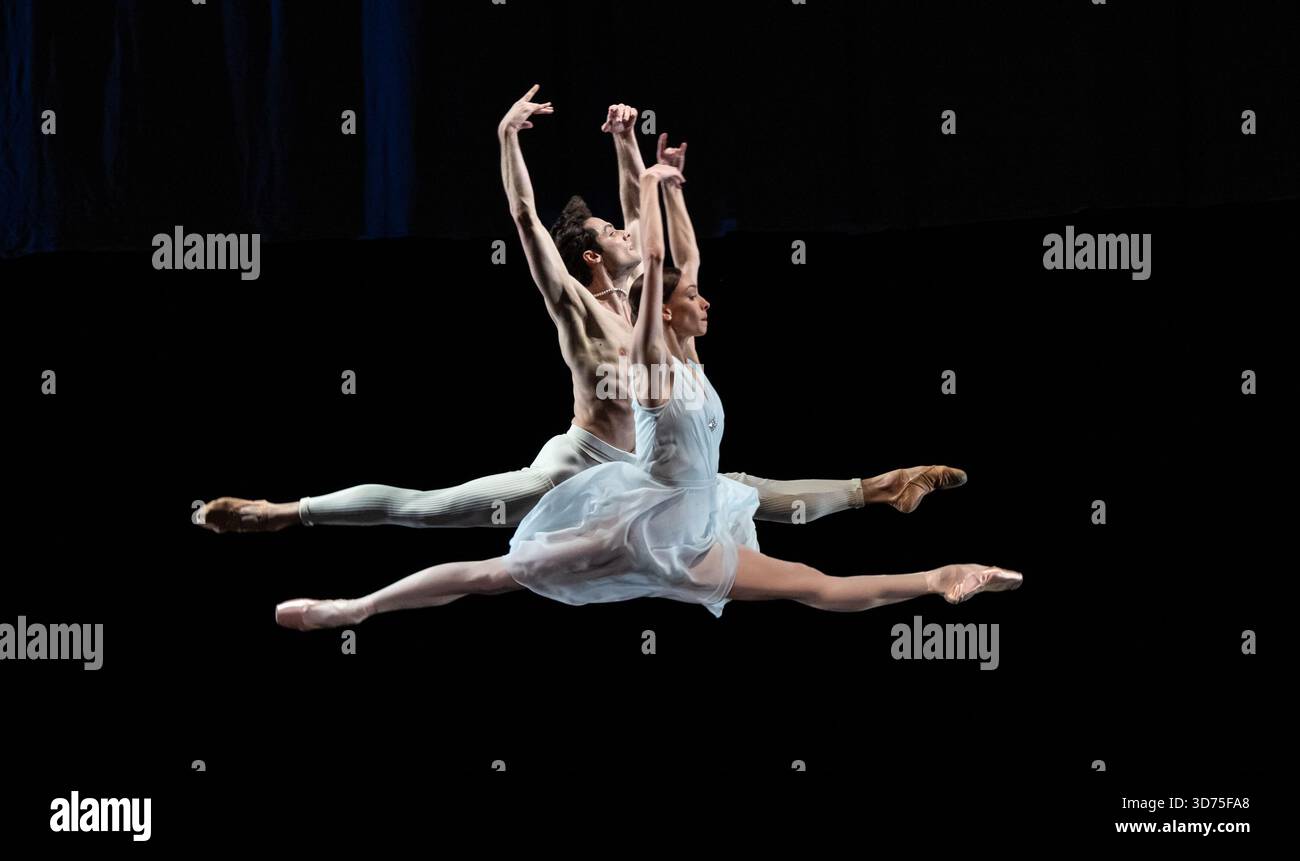 Dancers of Dutch National Ballet perform 'Adagio Hammerklavier ...