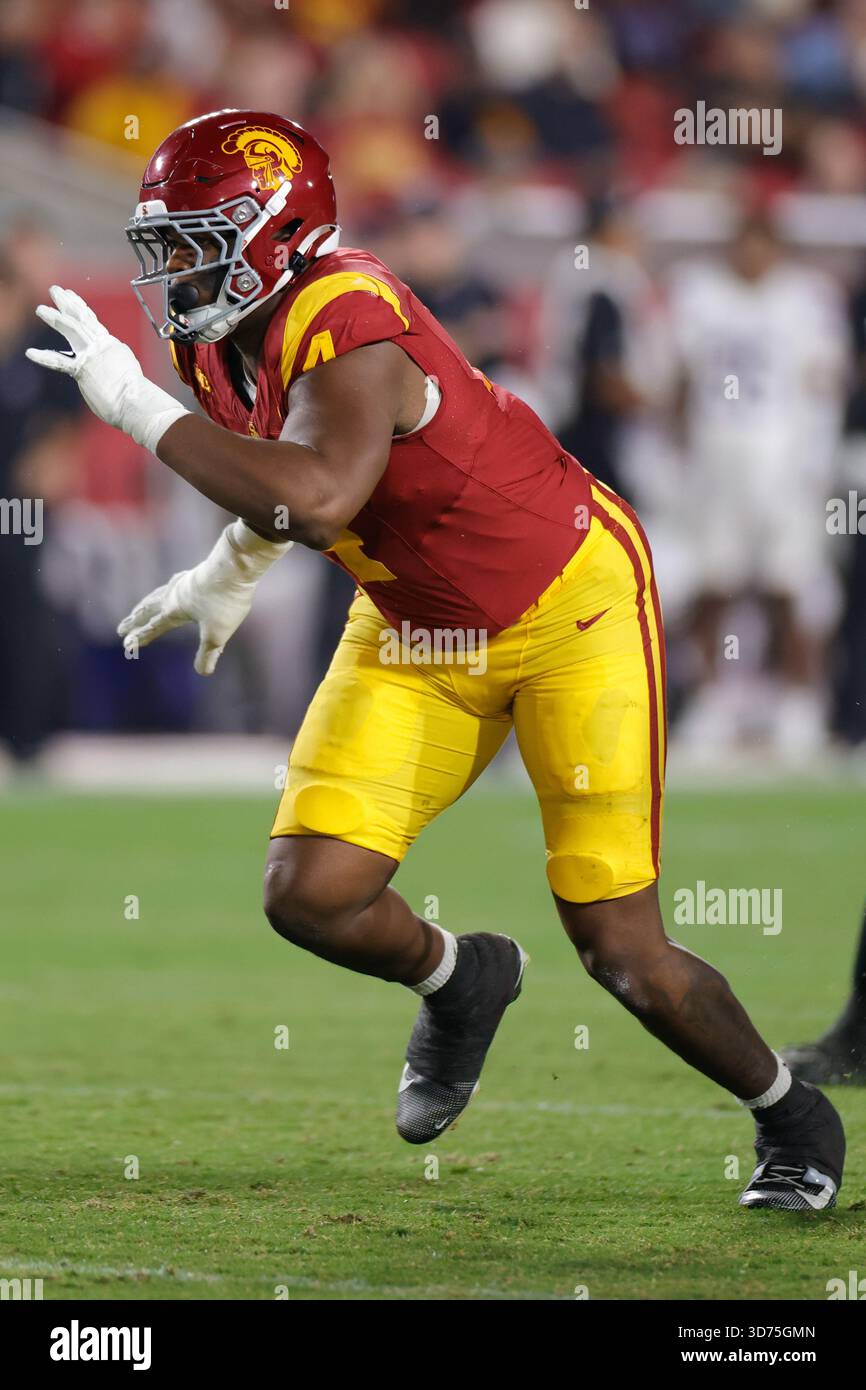 LOS ANGELES, CA: NOVEMBER 07- Southern California Trojans defensive ...