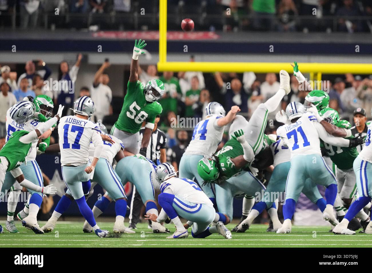 Dallas Cowboys kicker Brandon Aubrey (17) kicks the game-winning field ...