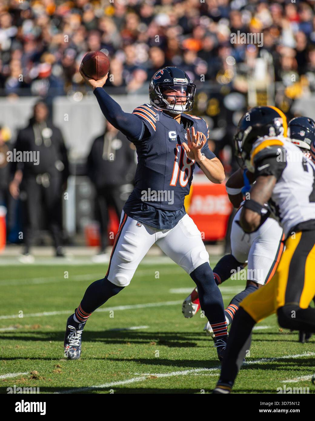 November 23, 2025: Chicago Bears Quarterback Caleb Williams (18) throws ...