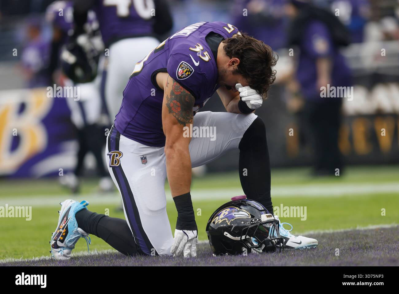 November 23, 2025: Baltimore Ravens linebacker Jake Hummel (35) in ...