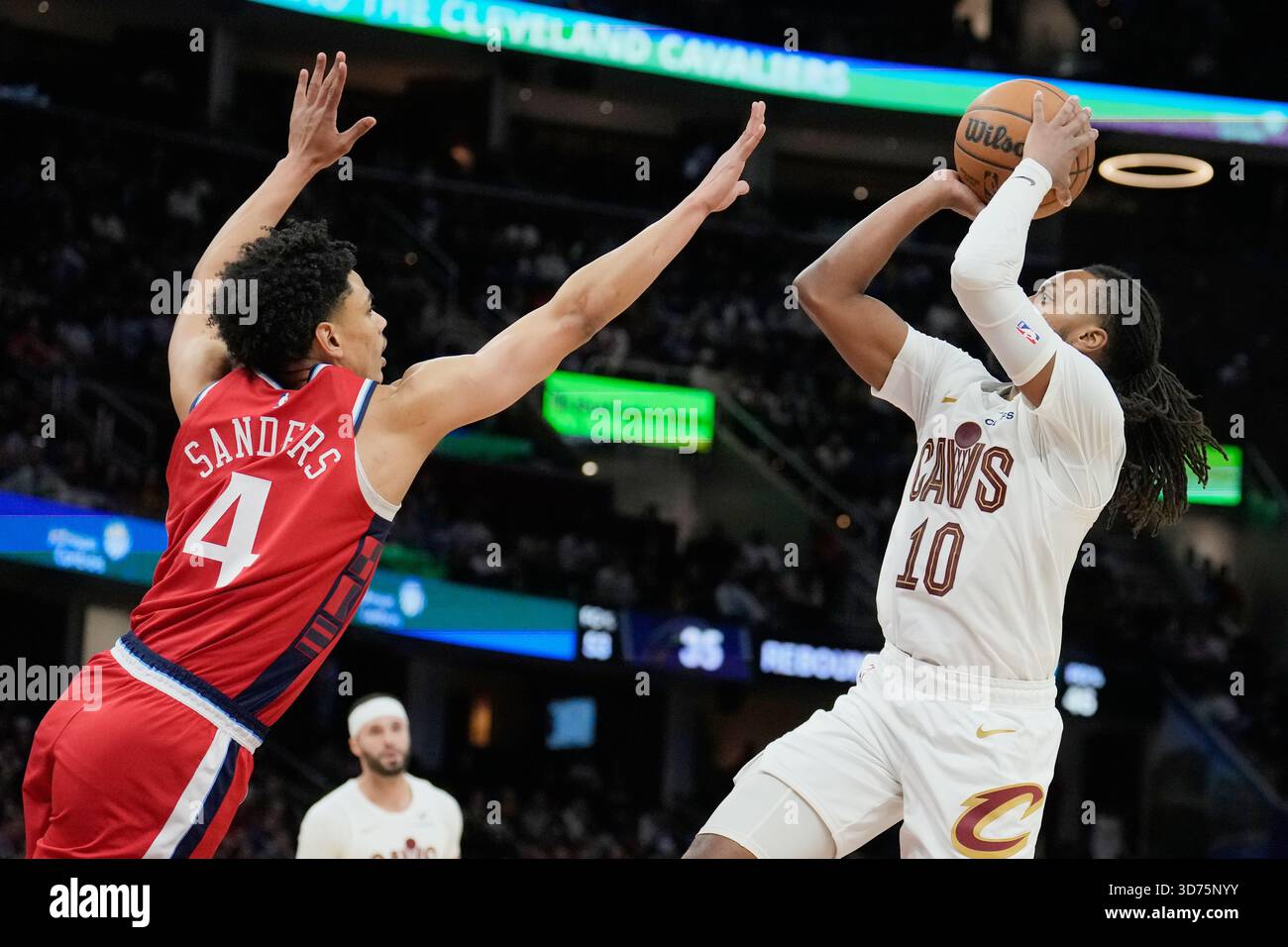 Cleveland Cavaliers guard Darius Garland (10) shoots as Los Angeles ...