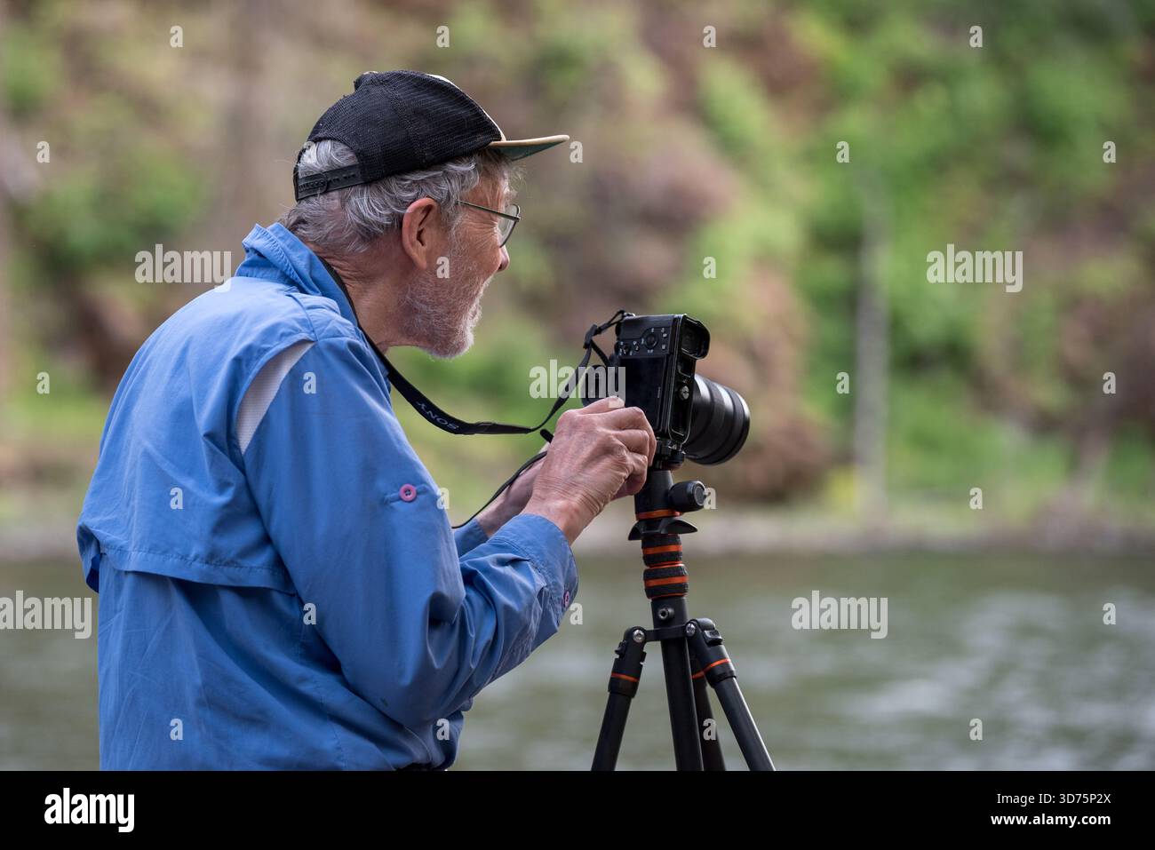 Professional photographer David Jensen, Grande Ronde River, Oregon ...
