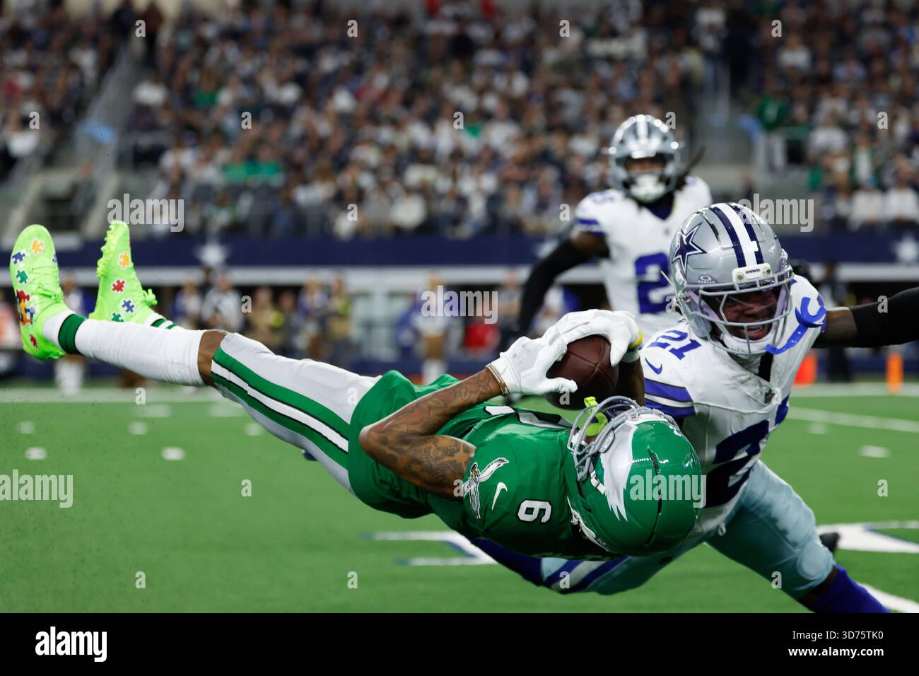 Philadelphia Eagles wide receiver DeVonte Smith (6) make a circus catch ...