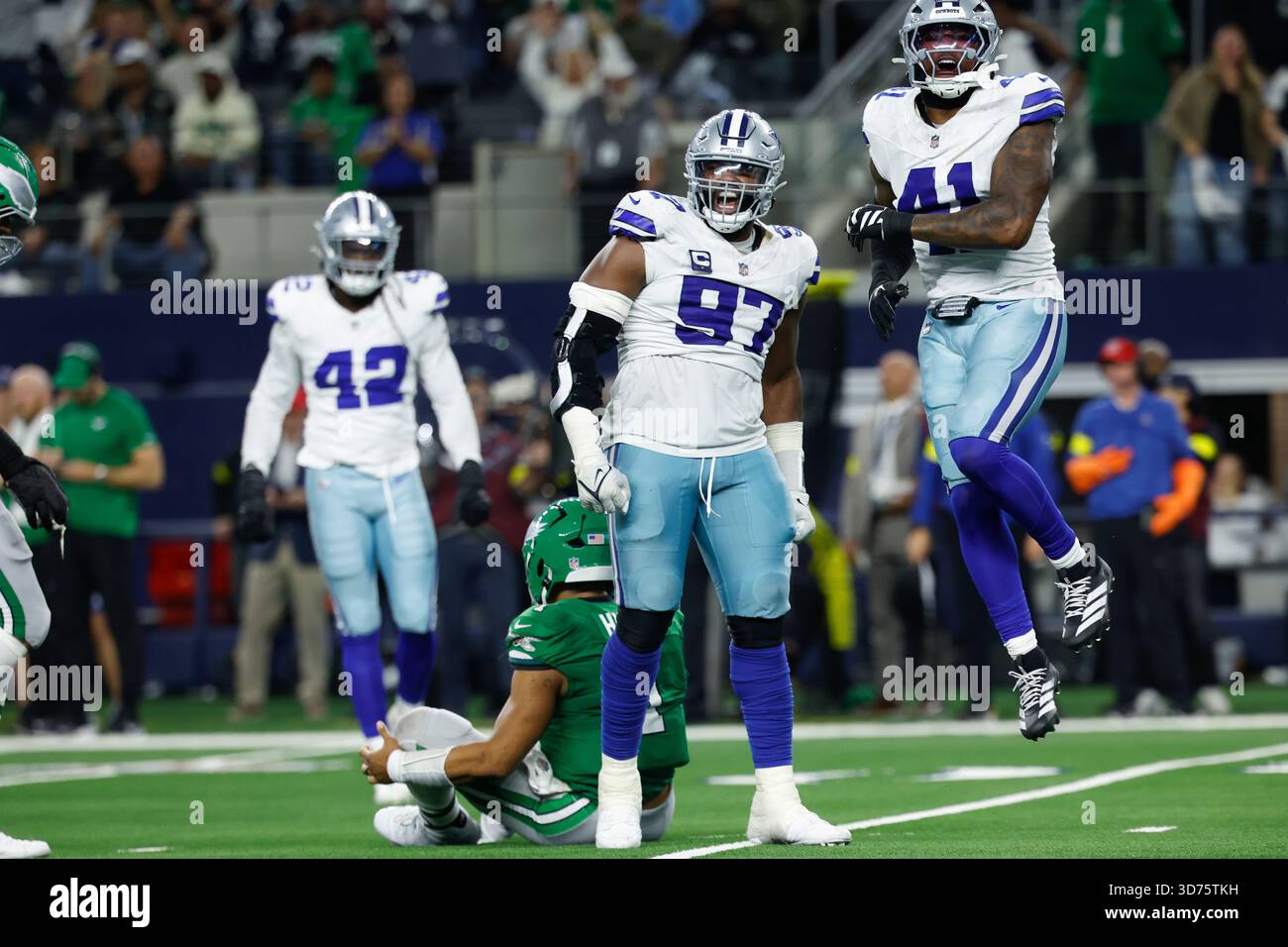 Dallas Cowboys defensive tackle Osa Odighizuwa (42) and Donovan ...