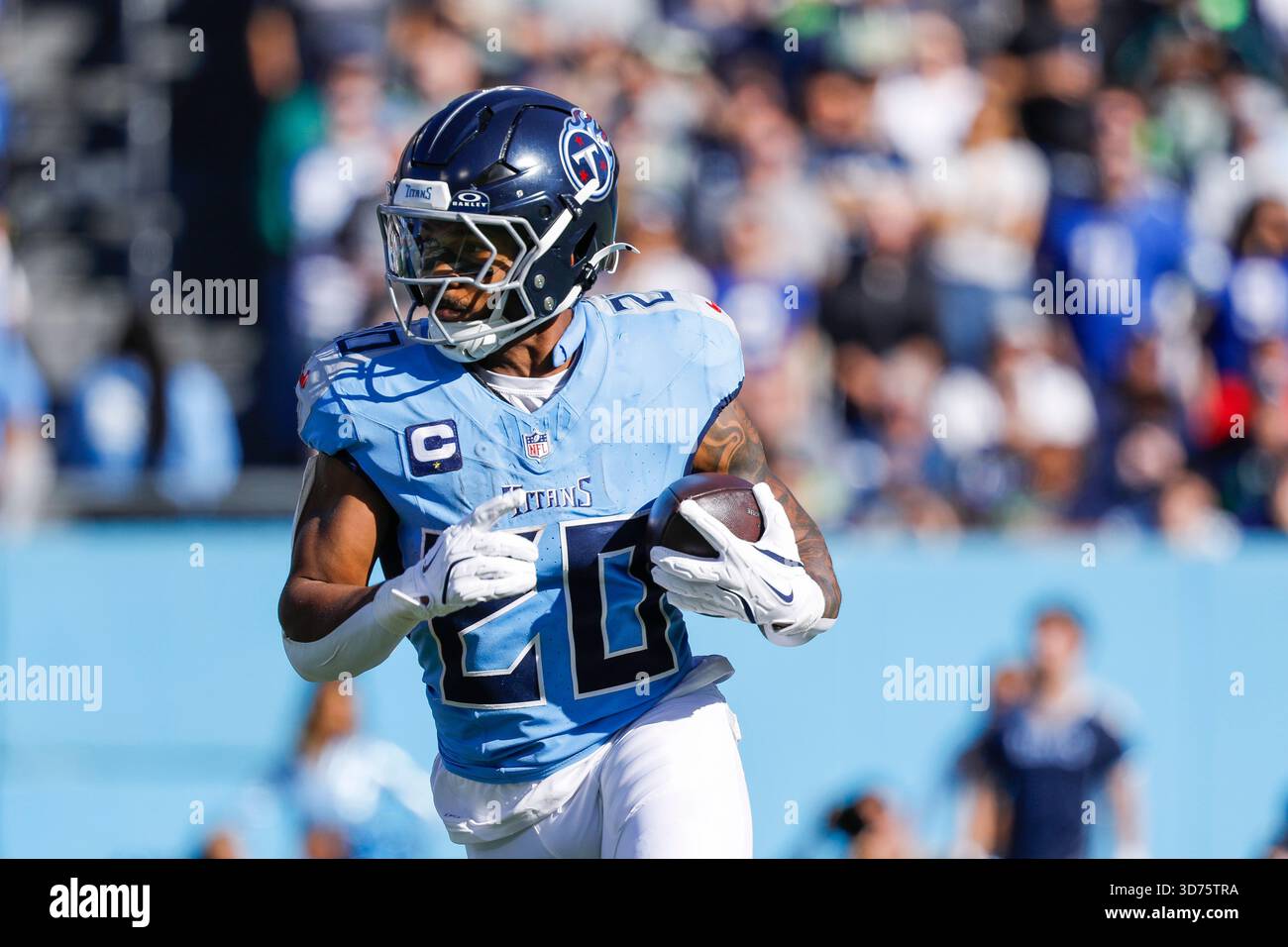 Tennessee Titans running back Tony Pollard (20) carries the ball during ...