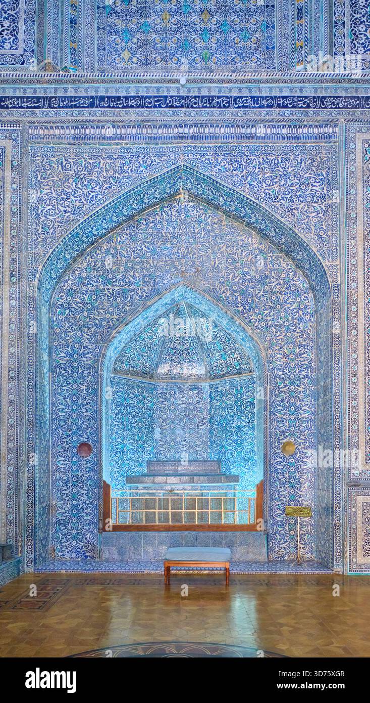 Main altar, prayer side. In the main chamber att Pahlavan Mahmoud ...