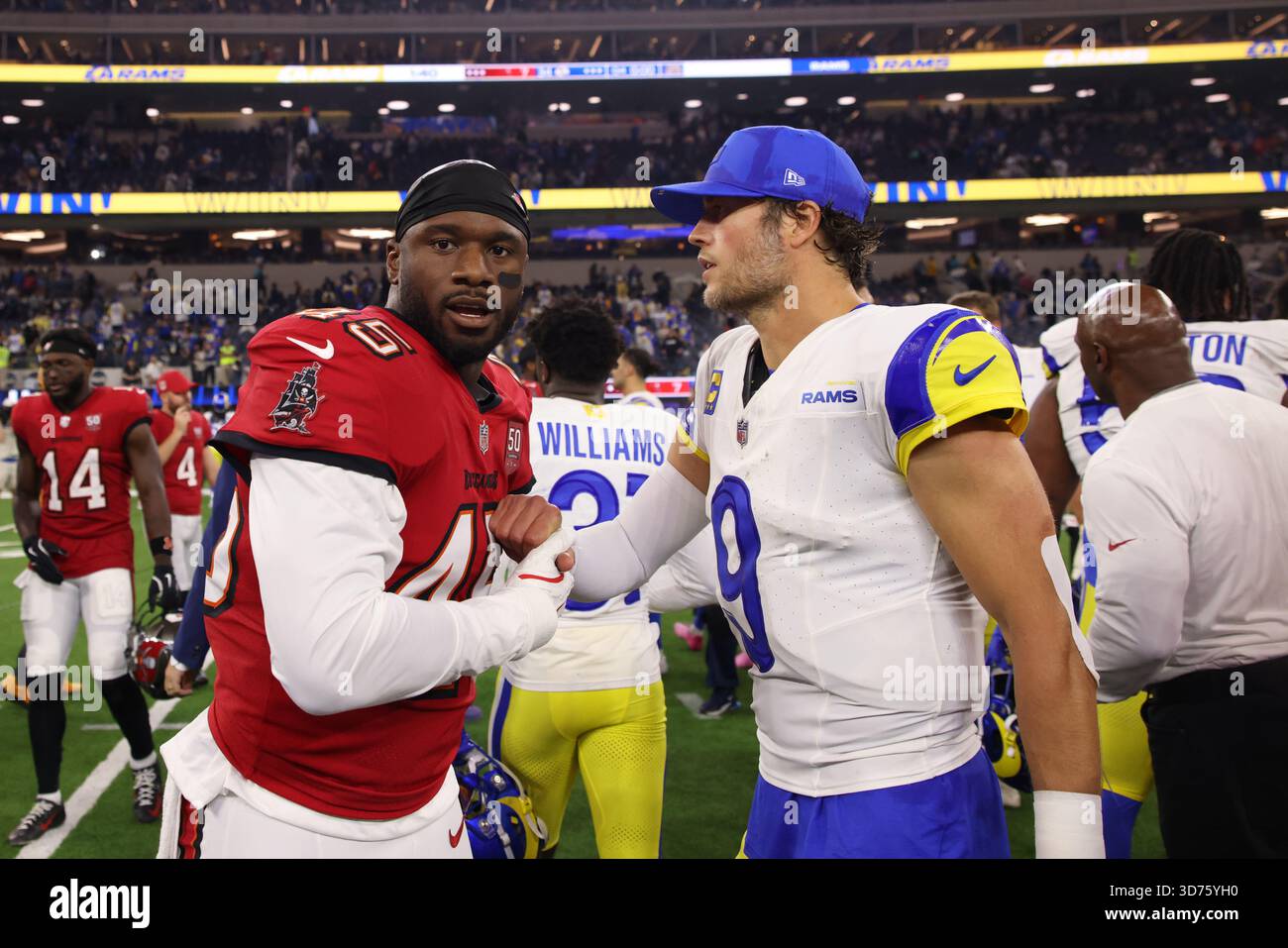 Tampa Bay Buccaneers linebacker Deion Jones (45) and Los Angeles Rams ...