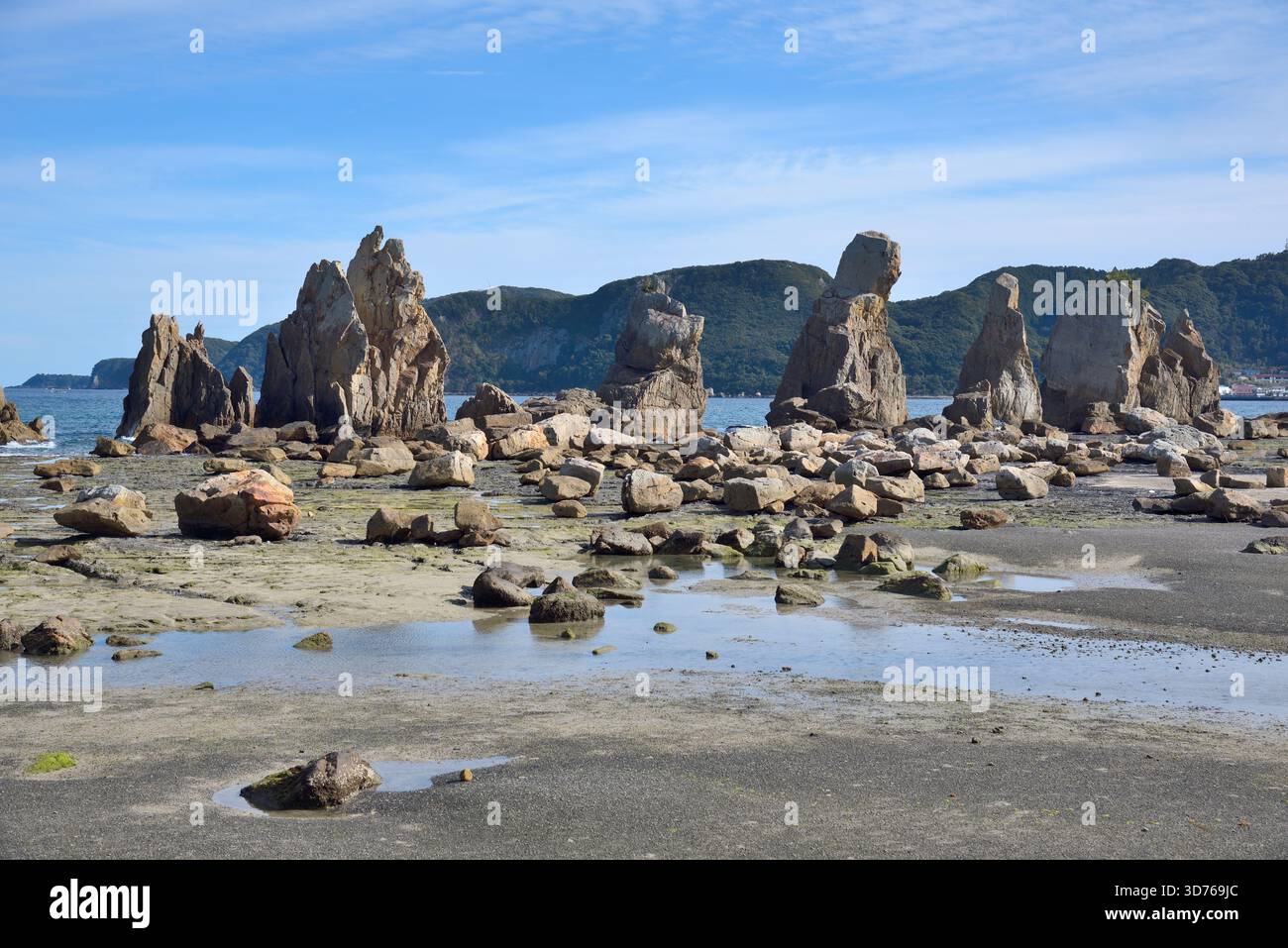 Hashigui Rocks natural stone formations in Kushimoto Town in Kii ...