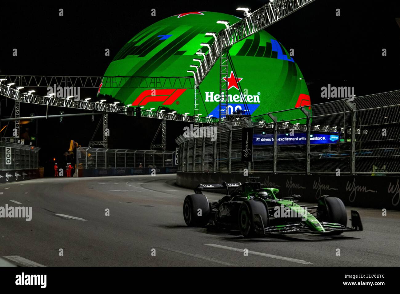 LAS VEGAS STREET CIRCUIT, UNITED STATES - NOVEMBER 22: Nico Hulkenberg ...