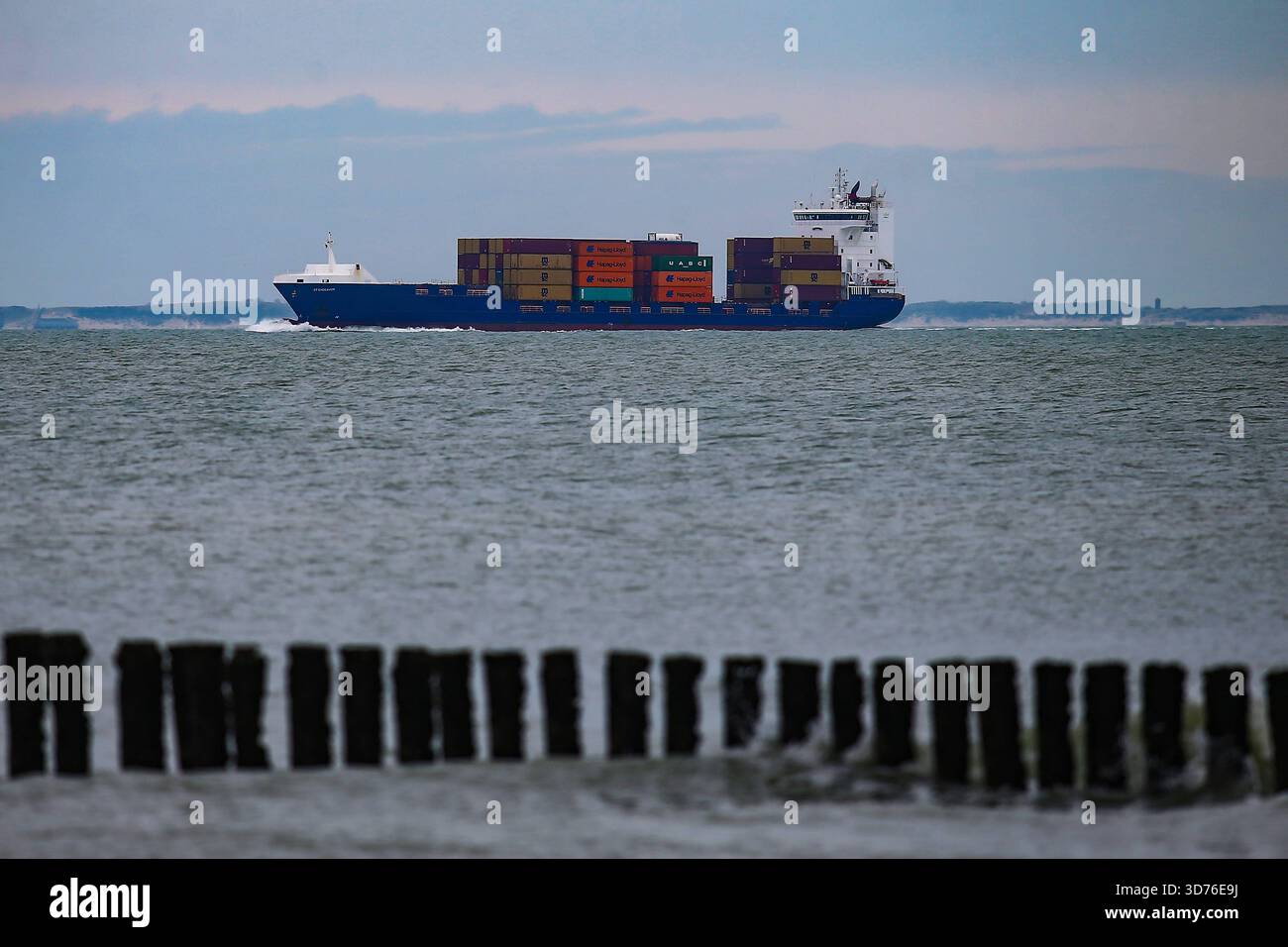 23.11.2025 xsvx, Wirtschaft, Containerschiff Die CT ENDEAVOR ist ein ...