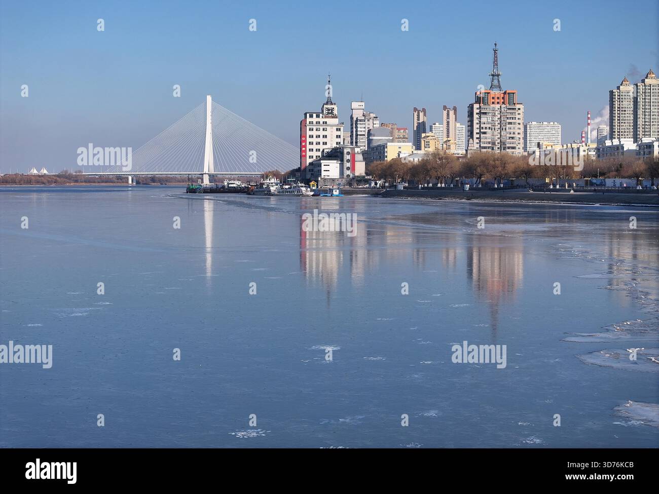 The Songhua River enters its frozen period in Harbin City, northeast ...