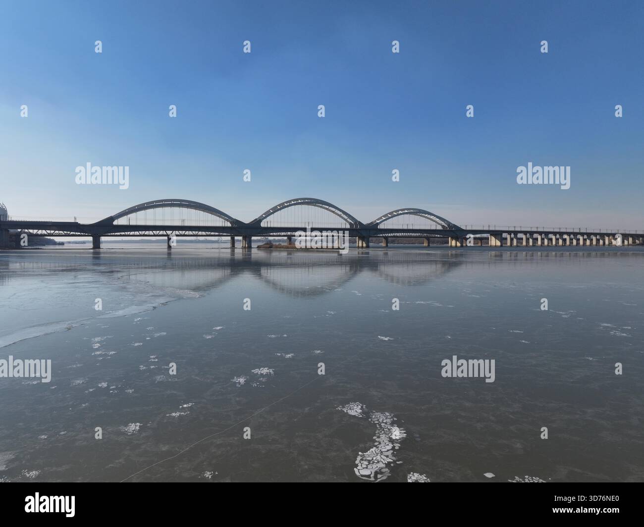 The Songhua River enters its frozen period in Harbin City, northeast ...