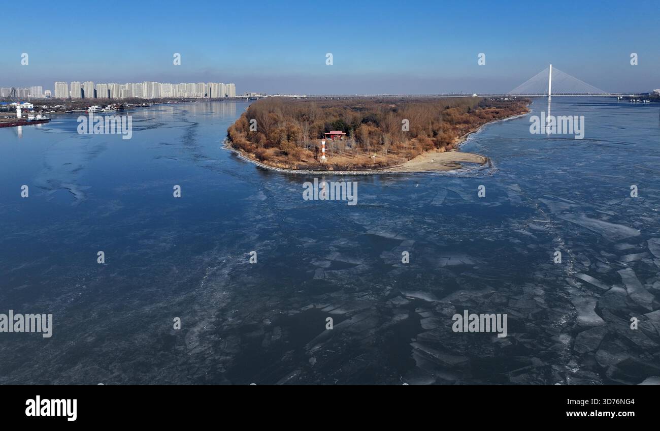 The Songhua River enters its frozen period in Harbin City, northeast ...