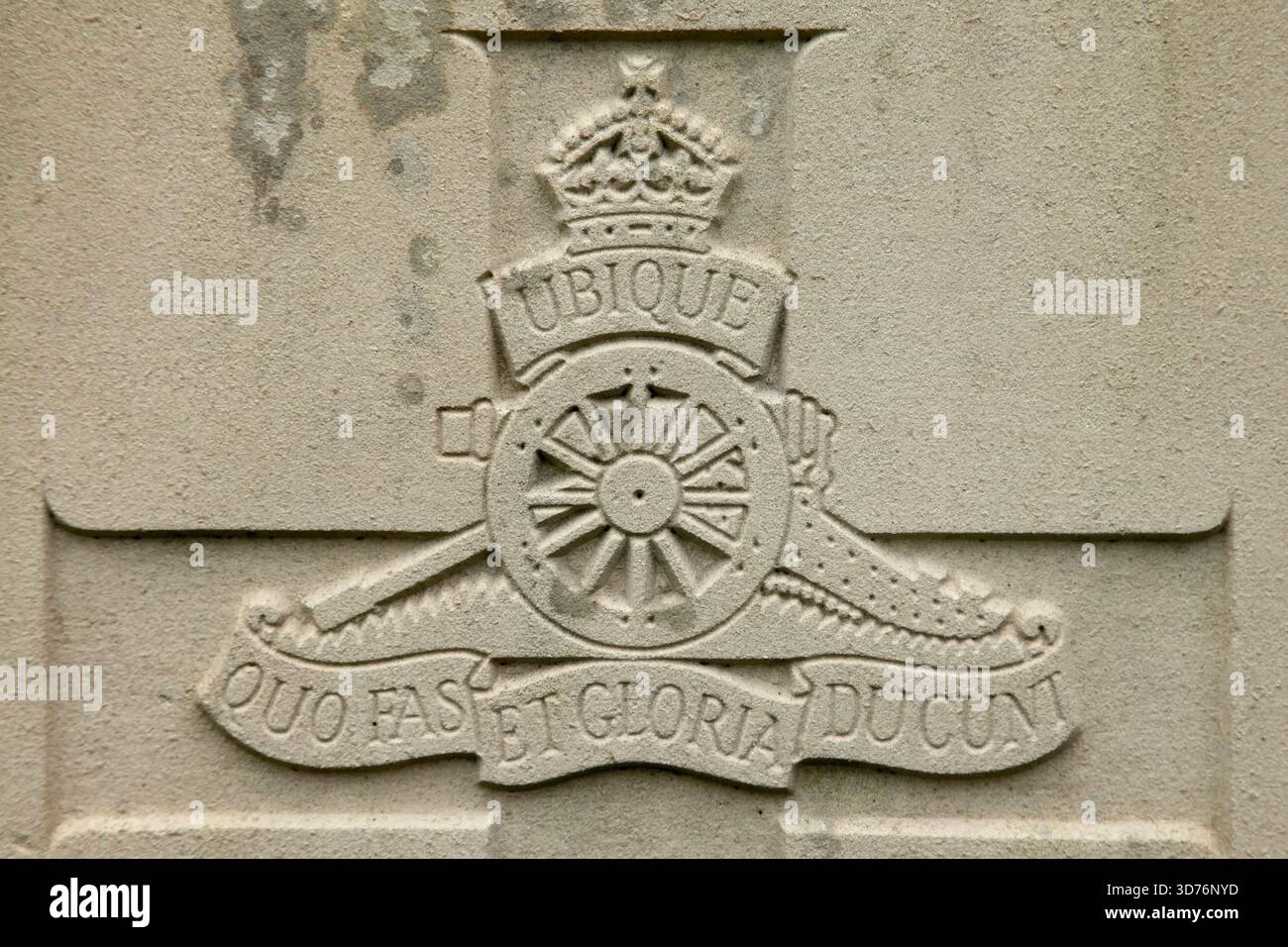 Royal Artillery Regiment crest on Commonwealth War Grave headstone ...