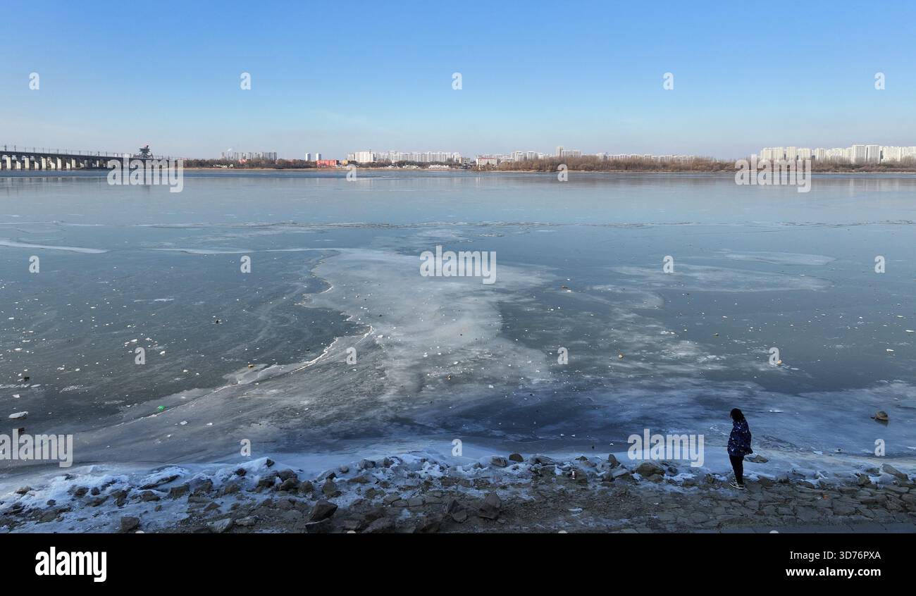 The Songhua River enters its frozen period in Harbin City, northeast ...