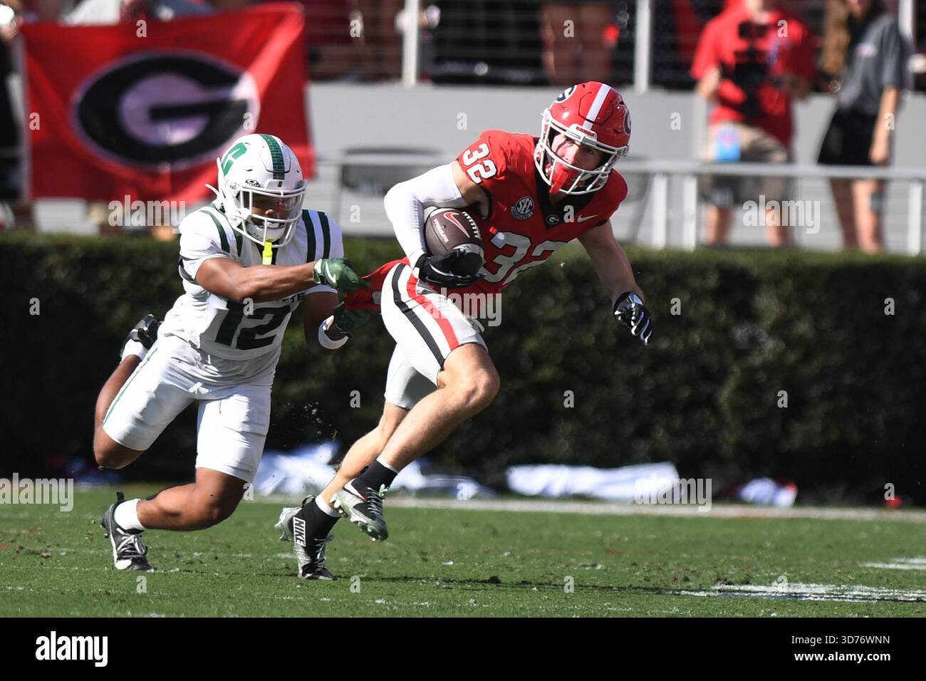 ATHENS, GA - NOVEMBER 22: Running back Cash Jones #32 of the Georgia ...